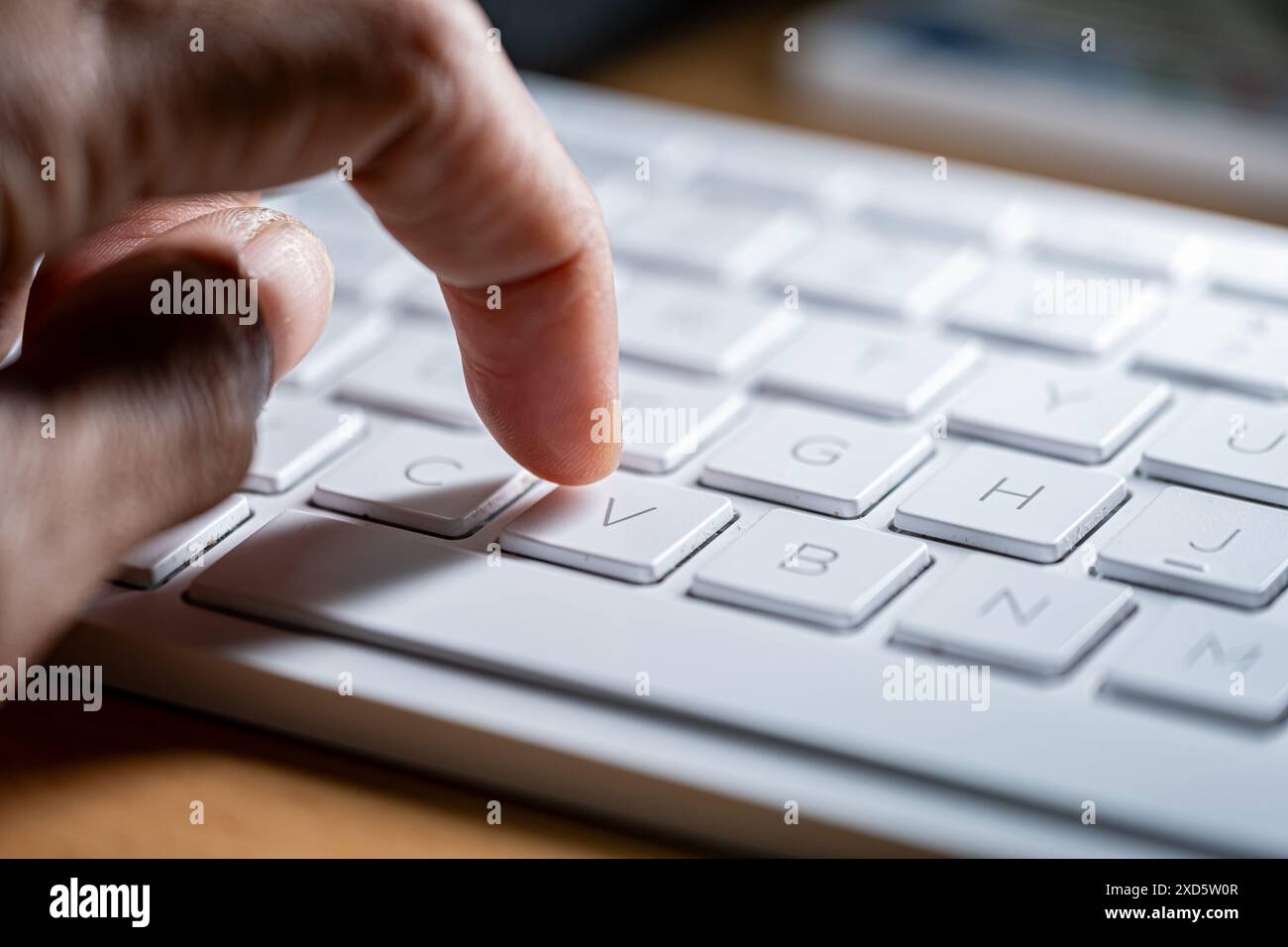 Finger pressing shutter hi-res stock photography and images - Alamy