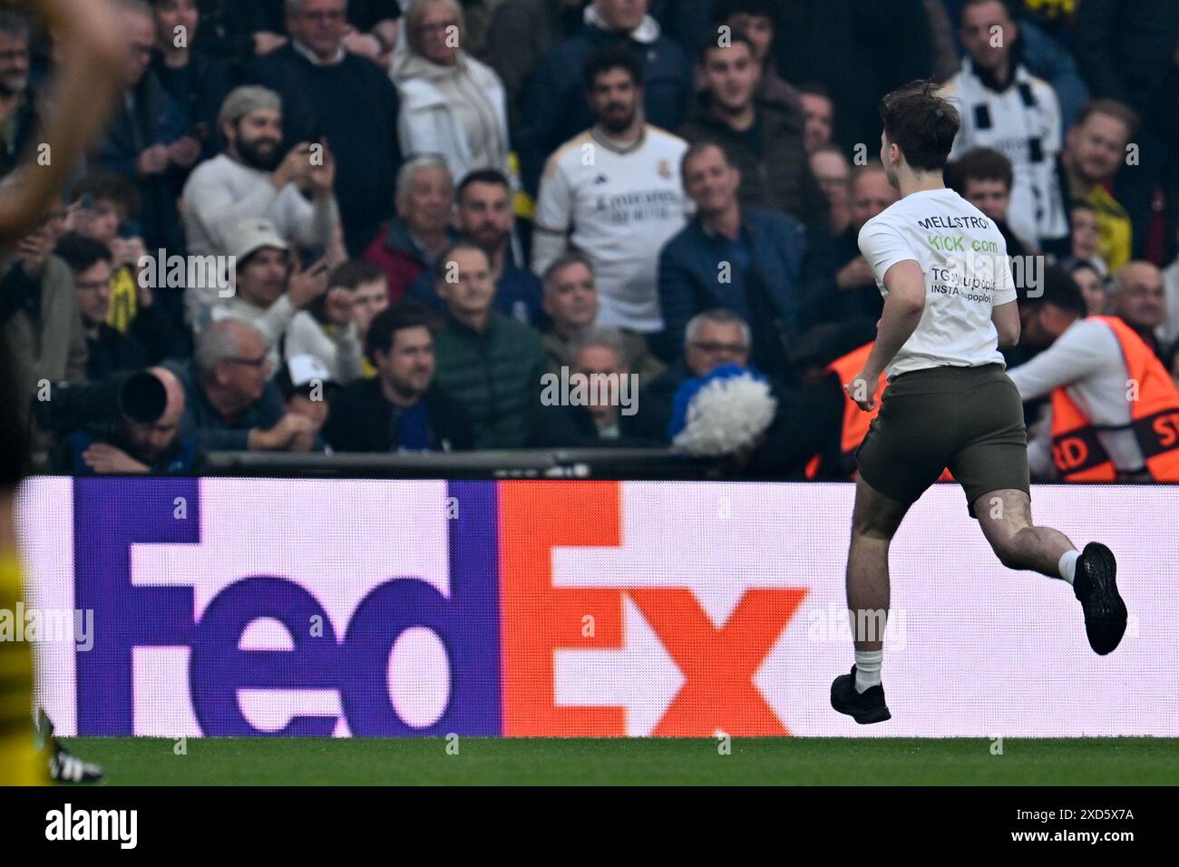 streaker and pitch invader invades the pitch with a Mellstroy t-shirt ...