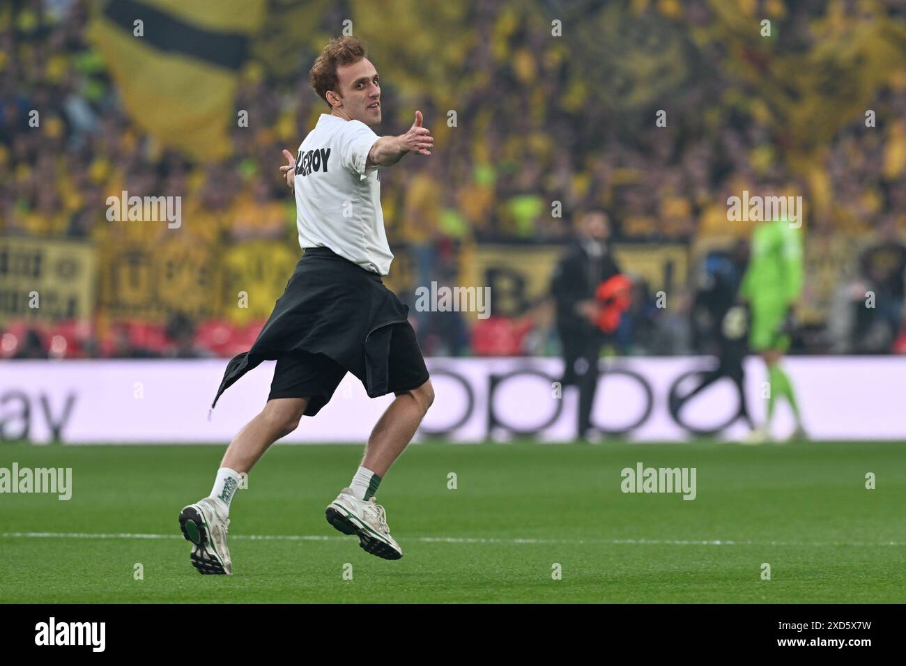 streaker and pitch invader invades the pitch with a Mellstroy t-shirt ...