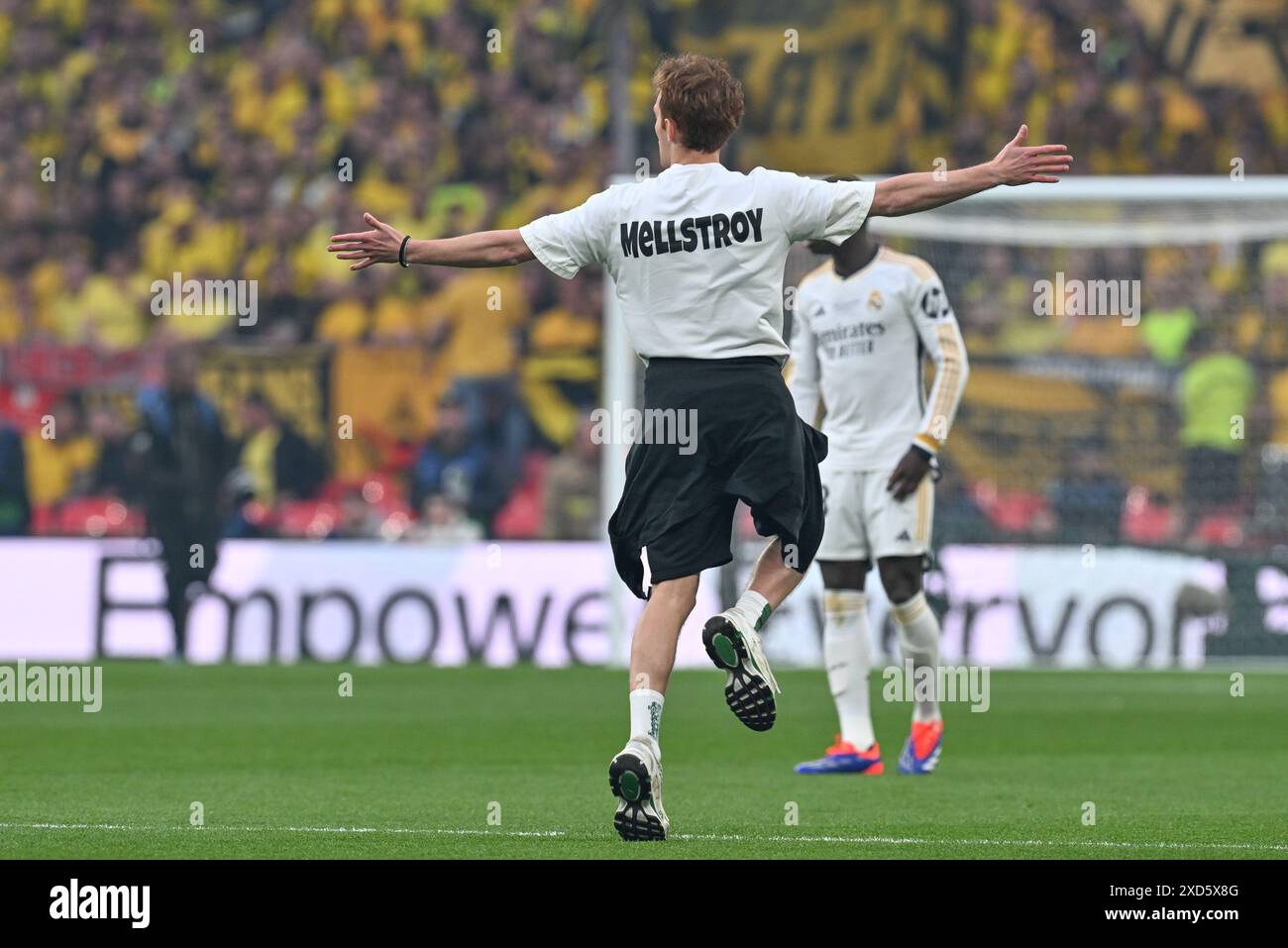 streaker and pitch invader invades the pitch with a Mellstroy t-shirt ...