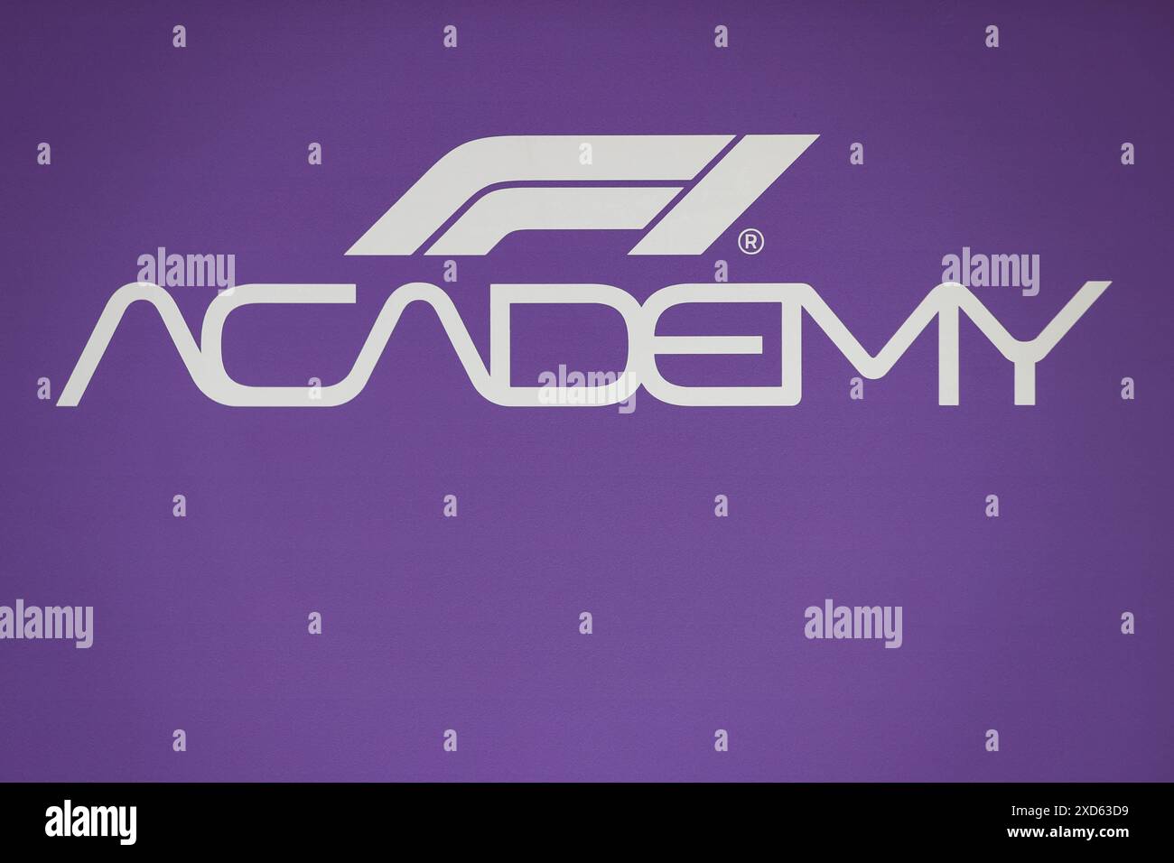 Red bull f1 team logo hi-res stock photography and images - Alamy