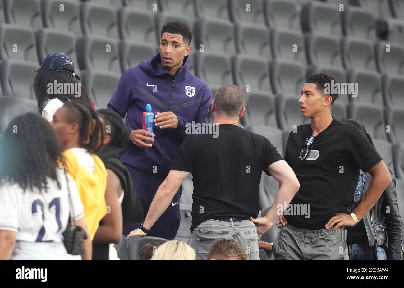 England's Jude Bellingham with brother Jobe Bellingham (right) and ...