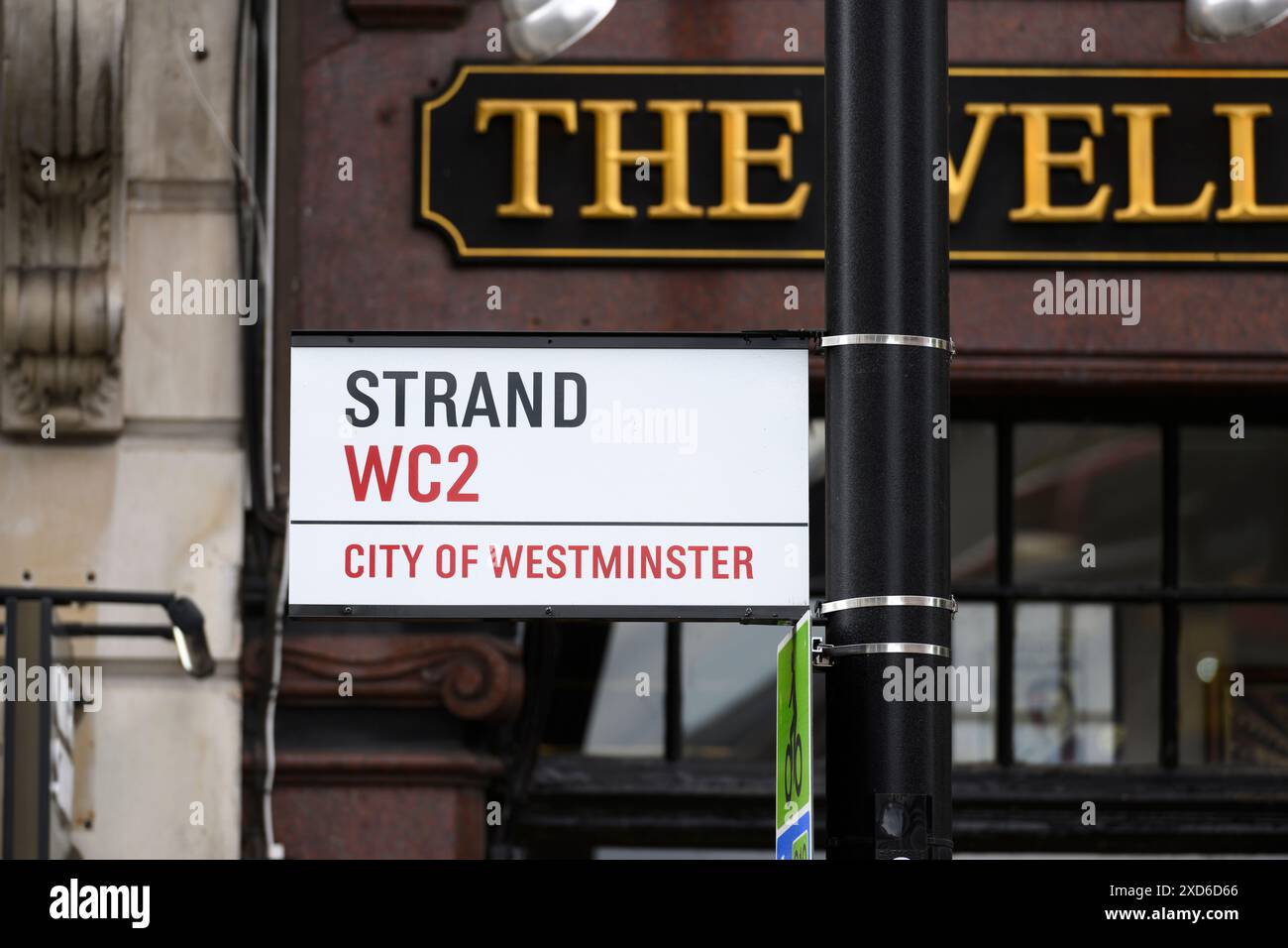 Strand road sign hi-res stock photography and images - Alamy