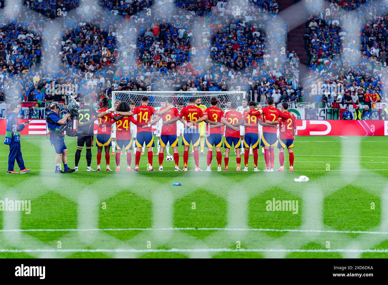 Spanisches Team bei der Schweigeminute Spanien vs. Italien, Herren ...