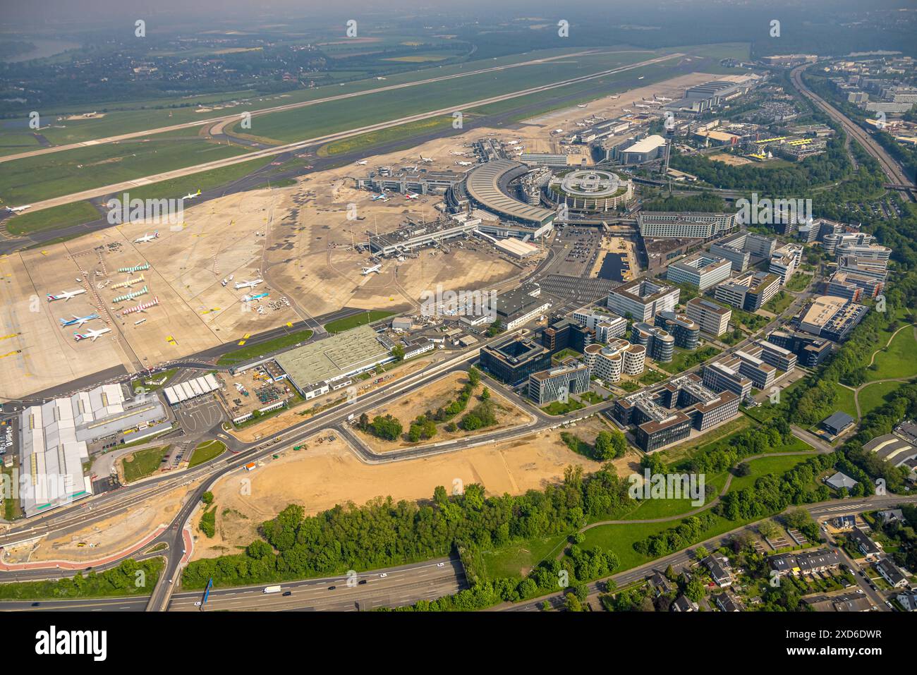 Office building flughafenstrasse hi-res stock photography and images - Alamy