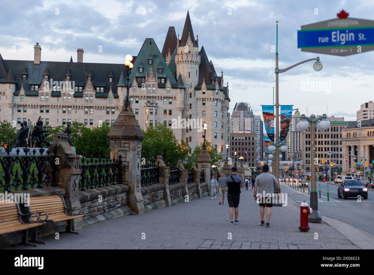 Elgin street sign in downtown hi-res stock photography and images - Alamy
