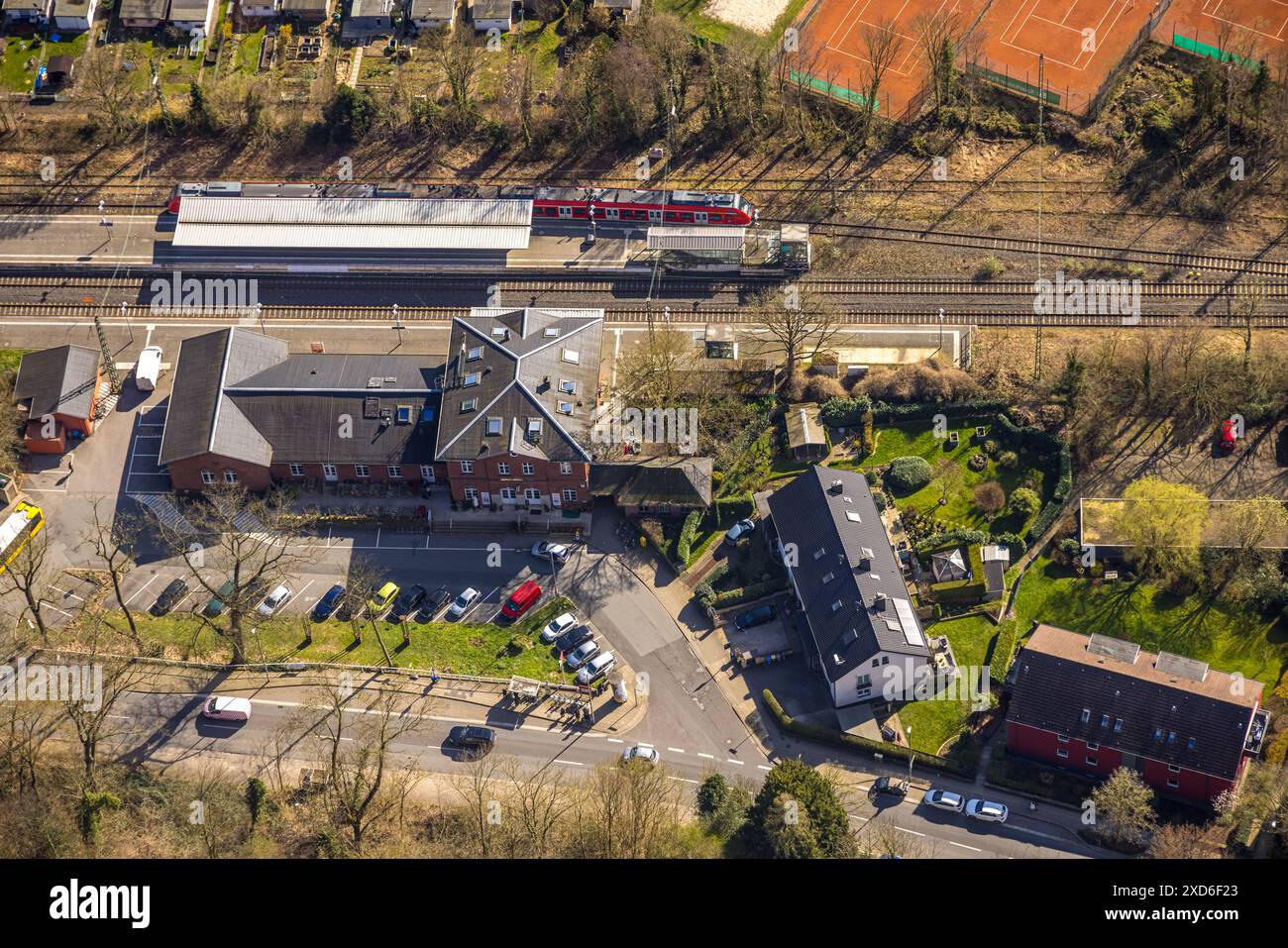 Aerial view, Alter Bahnhof Gastronomie and Kettwig railroad station ...