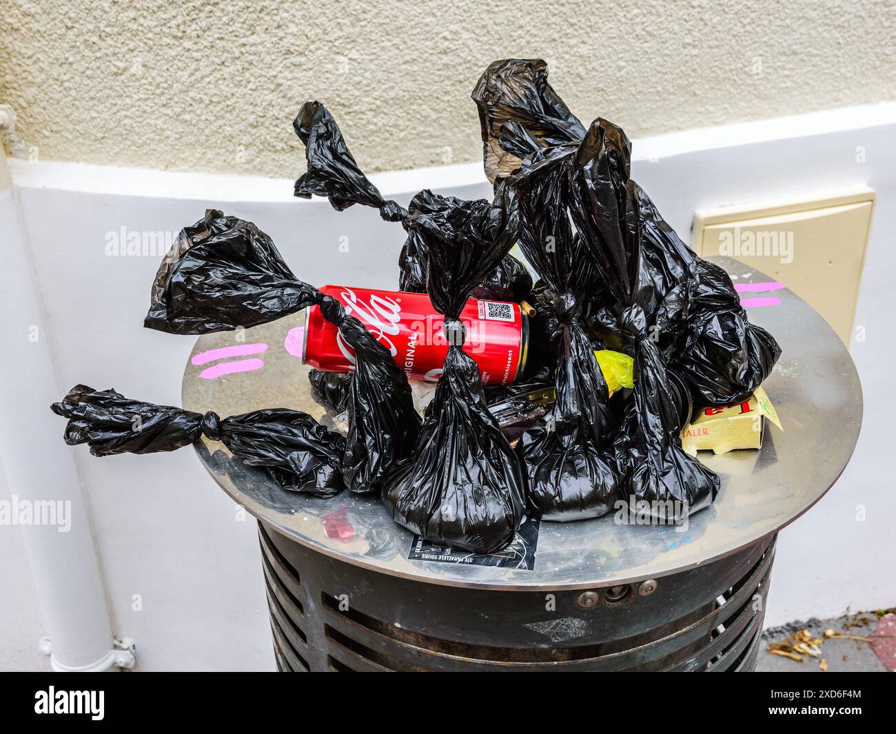 Plastic bags hi-res stock photography and images - Alamy