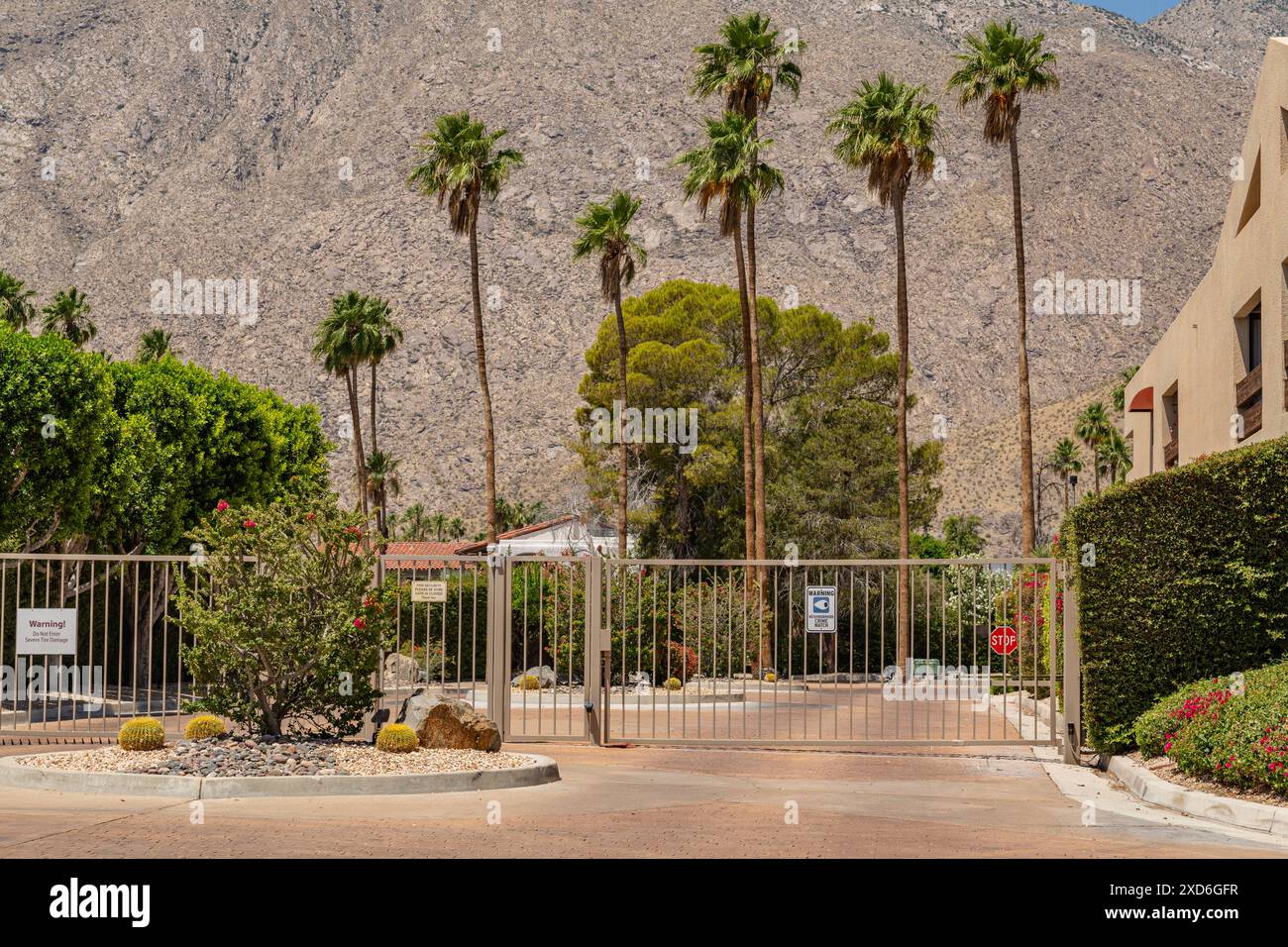 Luxury community hi-res stock photography and images - Alamy