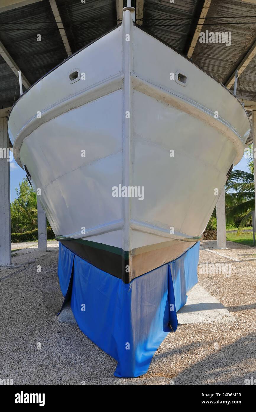 406 Granma motoryacht full-scale replica in the Portada de la Libertad ...