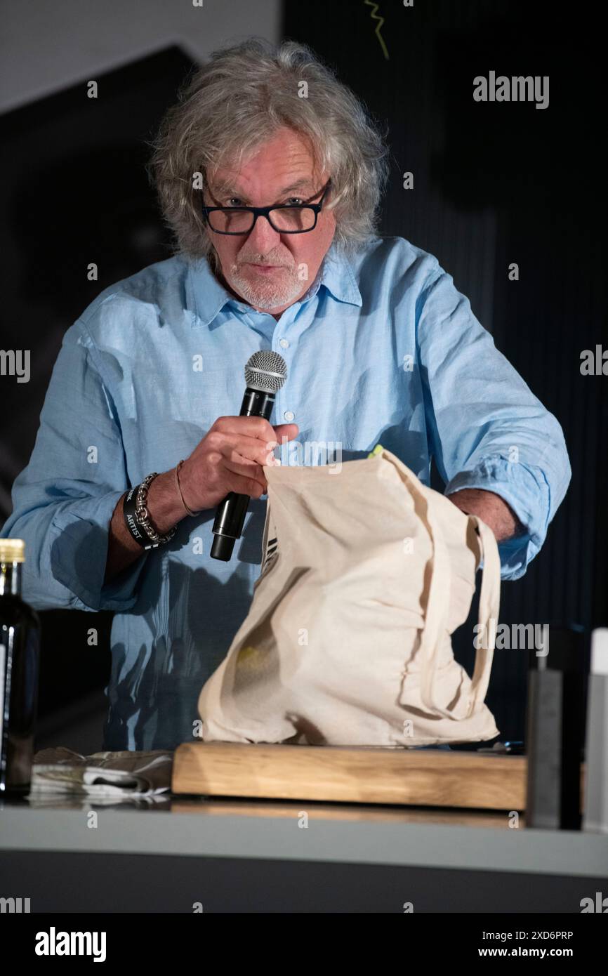 James May and Tom Kerridge mystory cooking bag at Tom Kerridges pub in ...