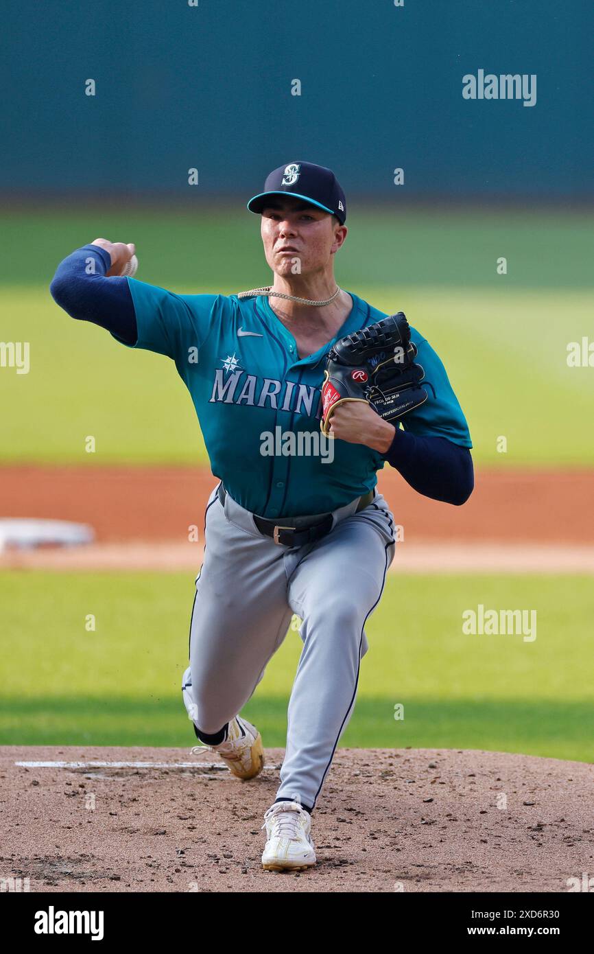 CLEVELAND, OH - JUNE 19: Seattle Mariners pitcher Bryan Woo (22 ...