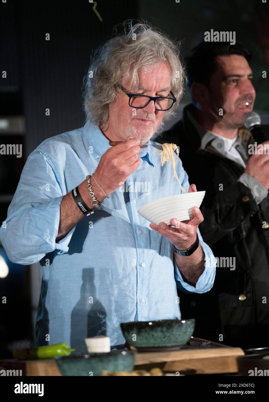 James May and Tom Kerridge mystory cooking bag at Tom Kerridges pub in ...