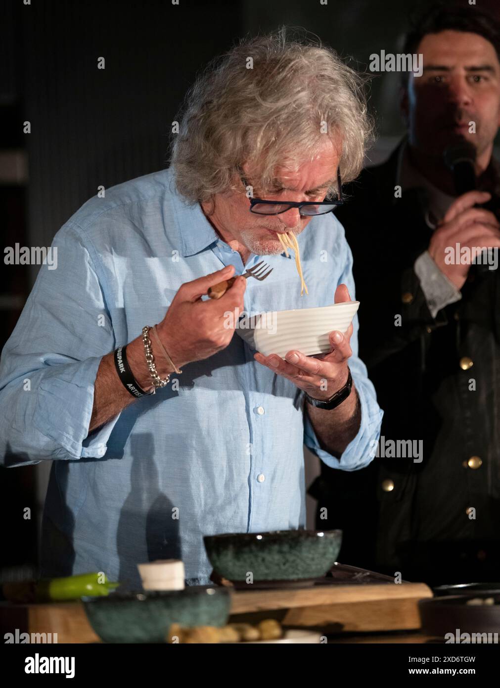 James May and Tom Kerridge mystory cooking bag at Tom Kerridges pub in ...