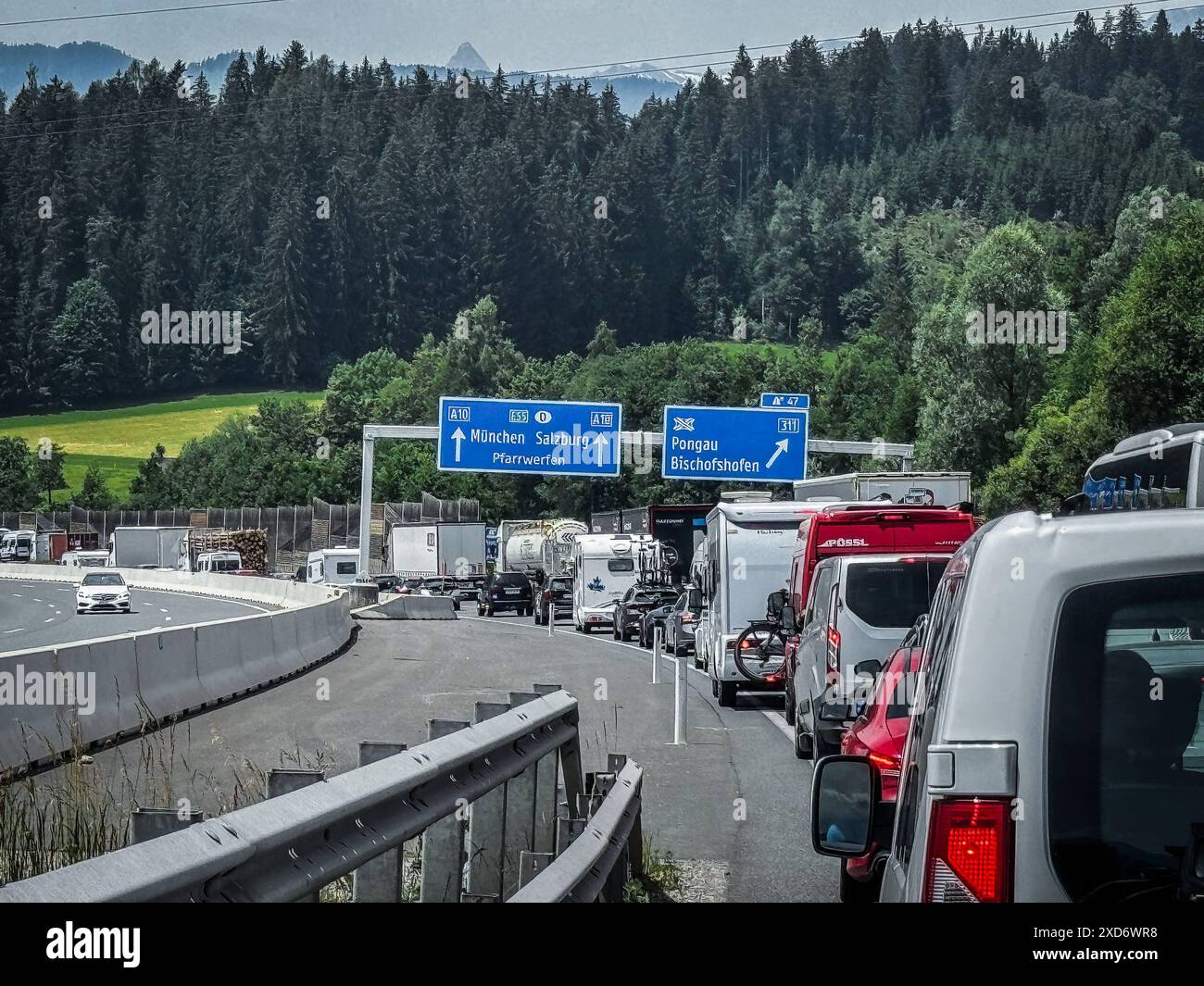 Autobahnschilder hi-res stock photography and images - Alamy