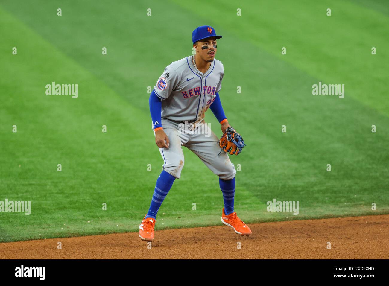 Arlington, Texas, USA. 19th June, 2024. New York Mets third baseman ...