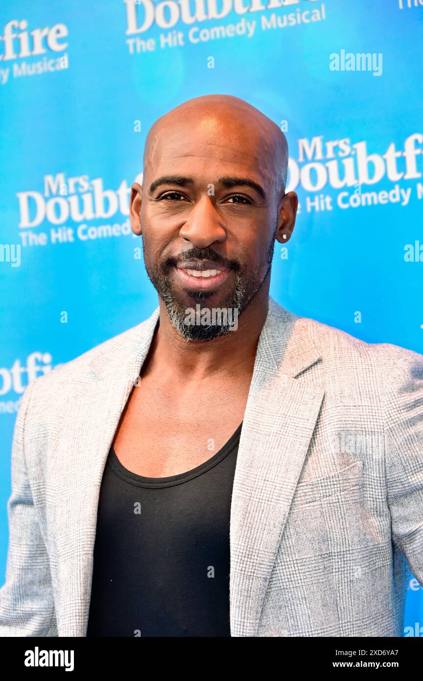 1st nanniversary of mrs doubtfire hi-res stock photography and images ...