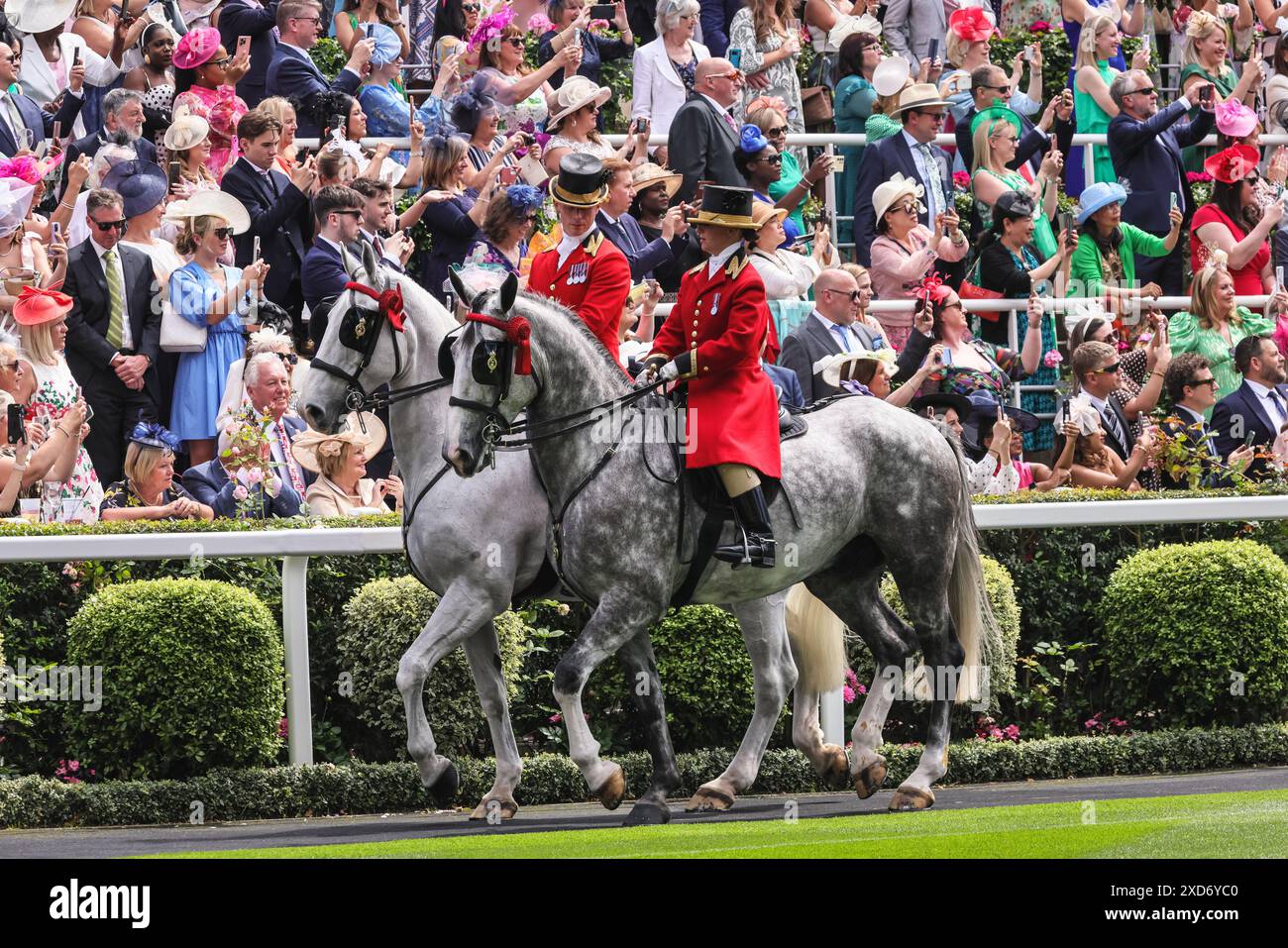 Ascot, Berkshire, UK. 20th June, 2024. The carriages arrive. The Royal ...