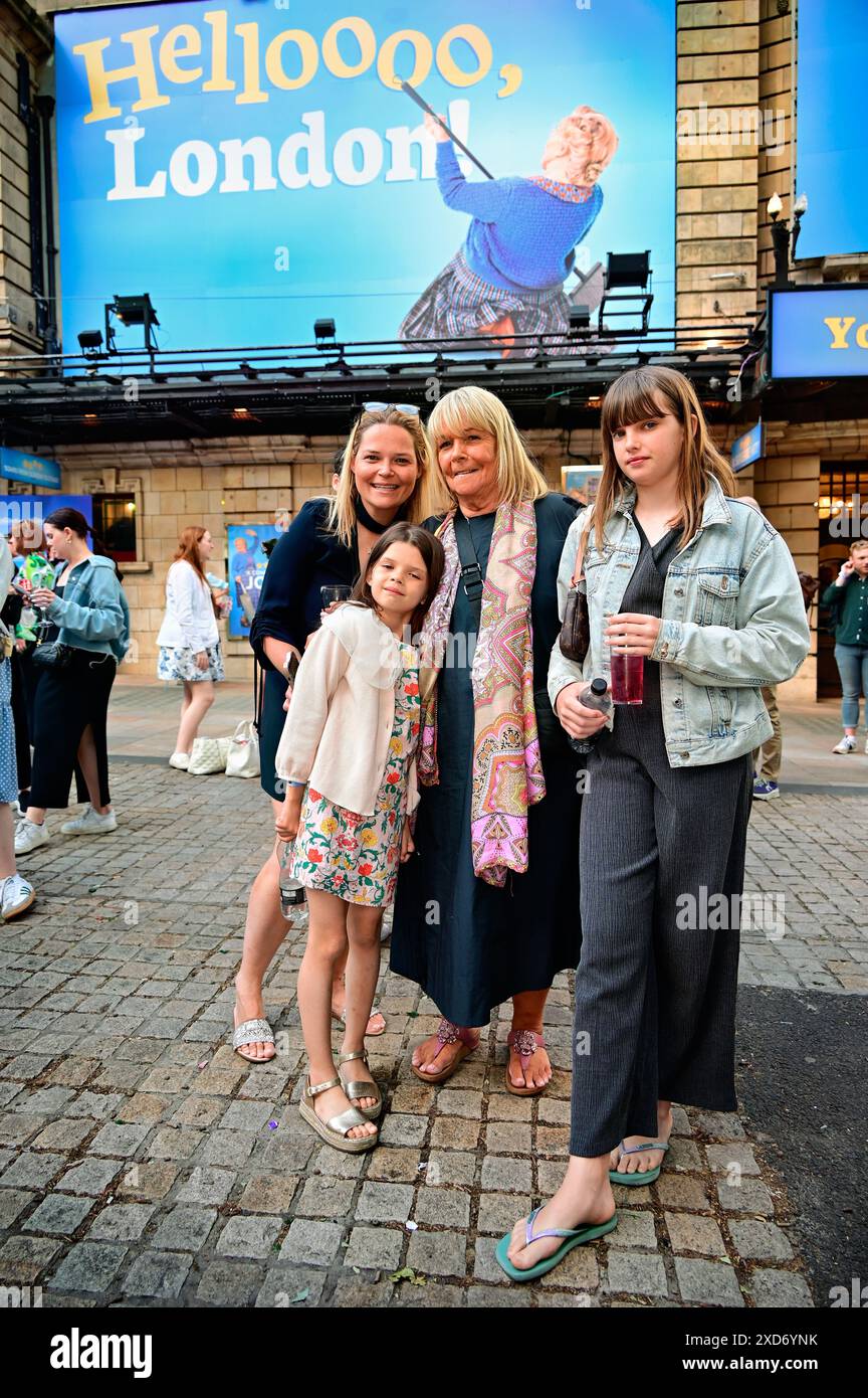 LONDON, ENGLAND. 20TH JUNE 2024: Linda Robson and her family attends ...