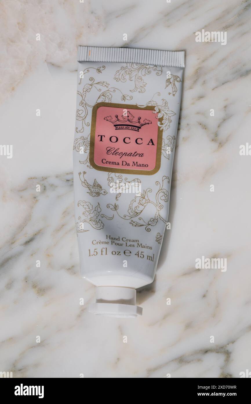 Hand cream luxury bathroom hi-res stock photography and images - Alamy