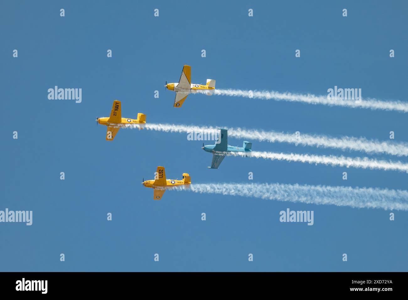 Performing US Navy Fighter Planes Flying in Formation Stock Photo - Alamy