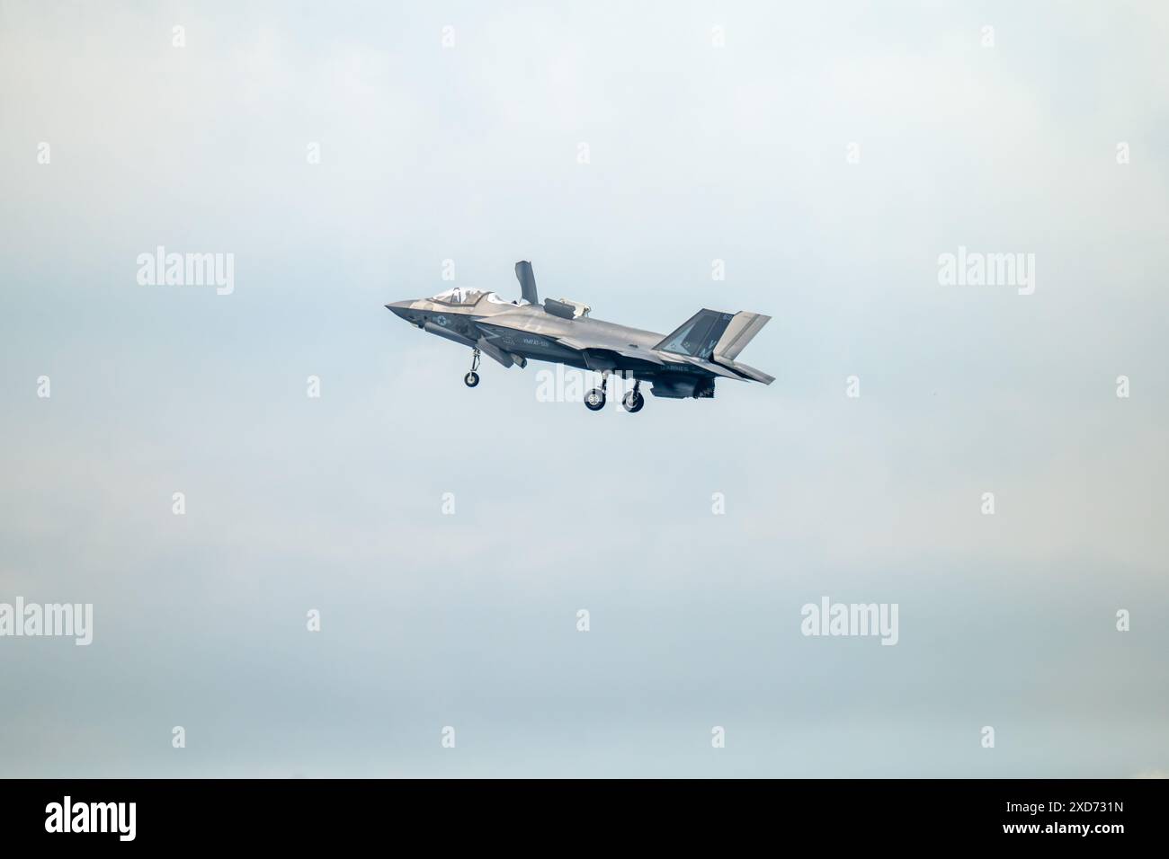 United States Navy F 35-B Fighter Jet in Hover Mode Stock Photo - Alamy