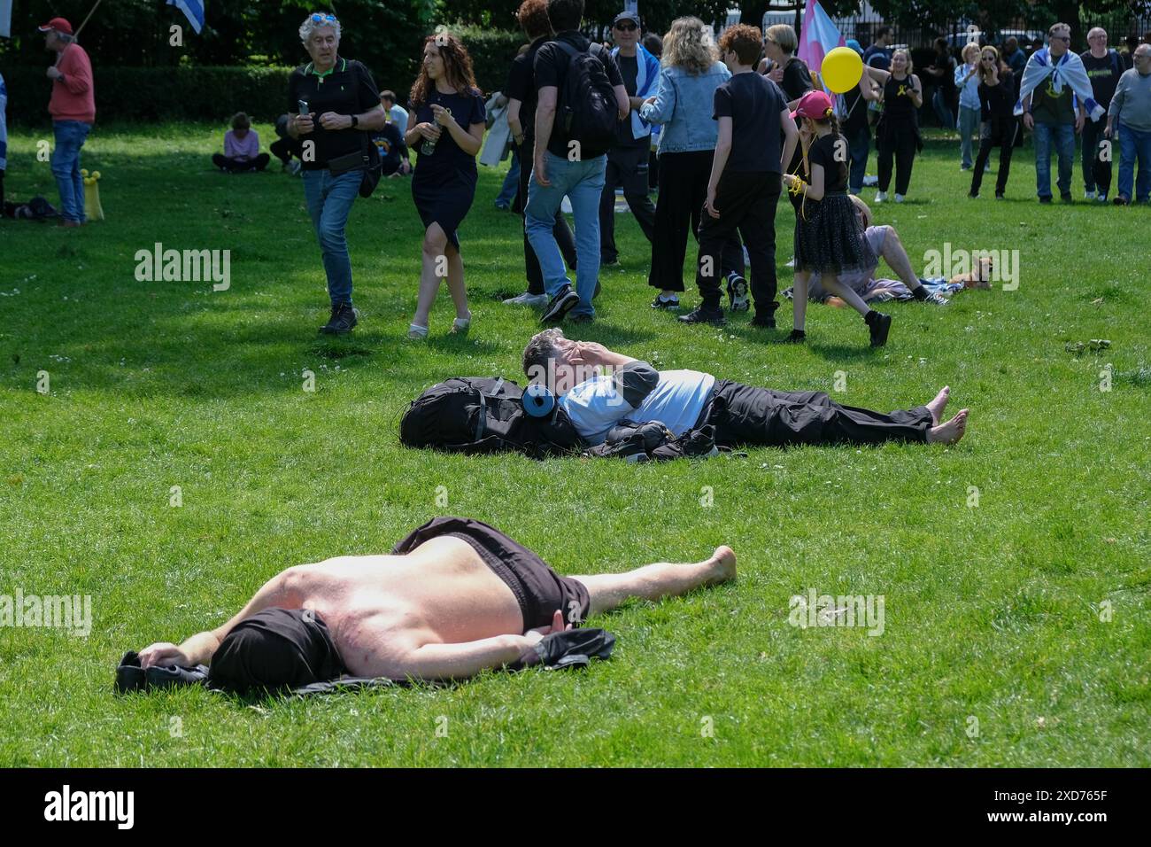 Falling asleep in the sun hi-res stock photography and images - Alamy