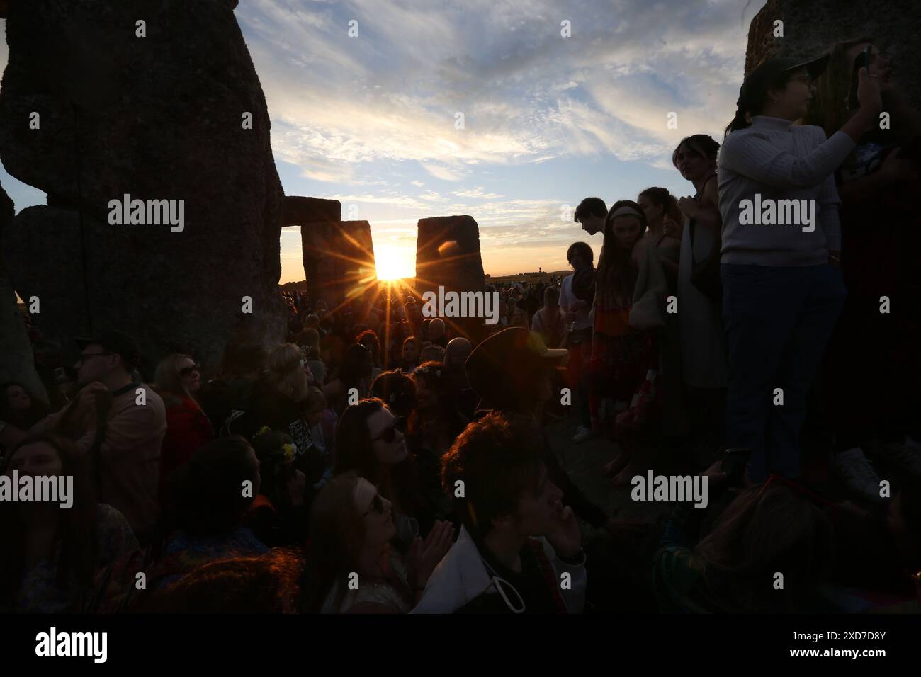 Salisbury, England, UK. 20th June, 2024. As the sun sets the sun aligns ...