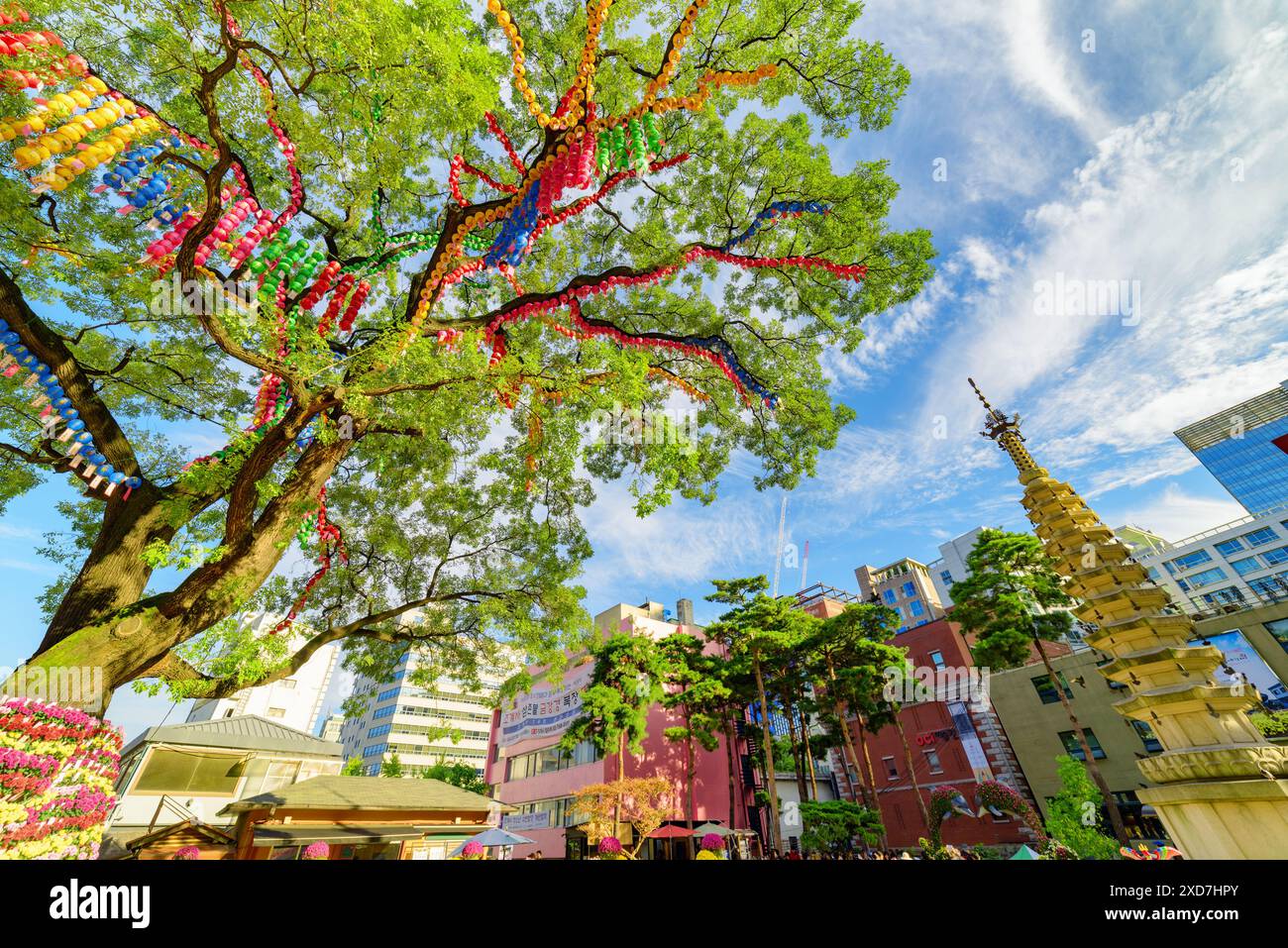 Seoul, South Korea - October 15, 2017: Awesome colorful view of green ...