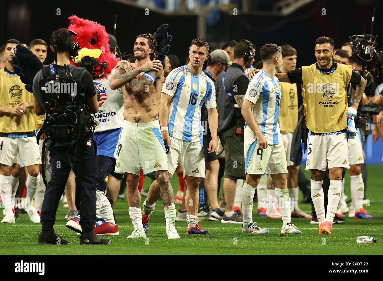 Argentina's midfielder Rodrigo de Paul (C( gestures at end the Copa ...
