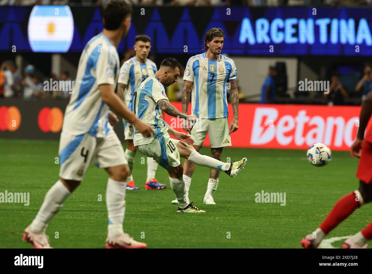 Argentina's forward Lionel Messi (C) shots a free kick during the Copa ...