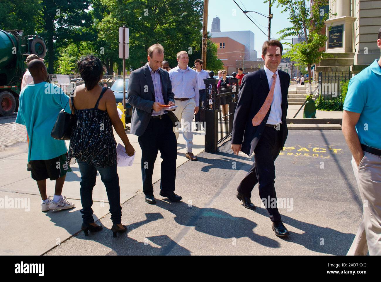Attendees to the 2012 Kroger Shareholders Meeting arriving to the event ...