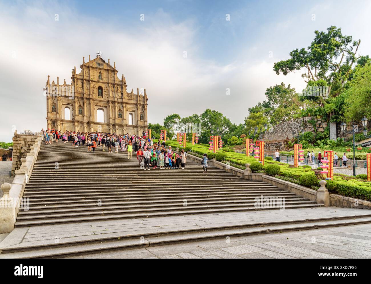 Macau - October 18, 2017: Amazing view of colorful crowd of tourists ...