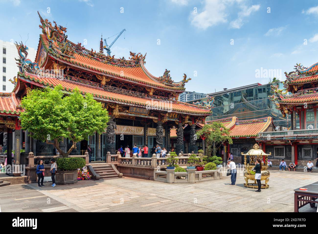 Taipei, Taiwan - April 22, 2019: Scenic view of Mengjia Longshan Temple ...