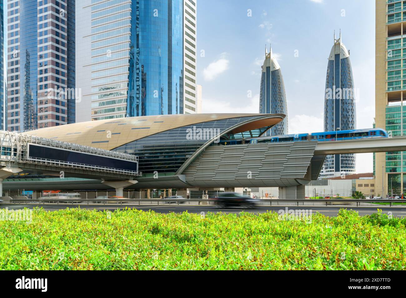 Awesome view of train of the Dubai Metro arriving to Financial Centre ...