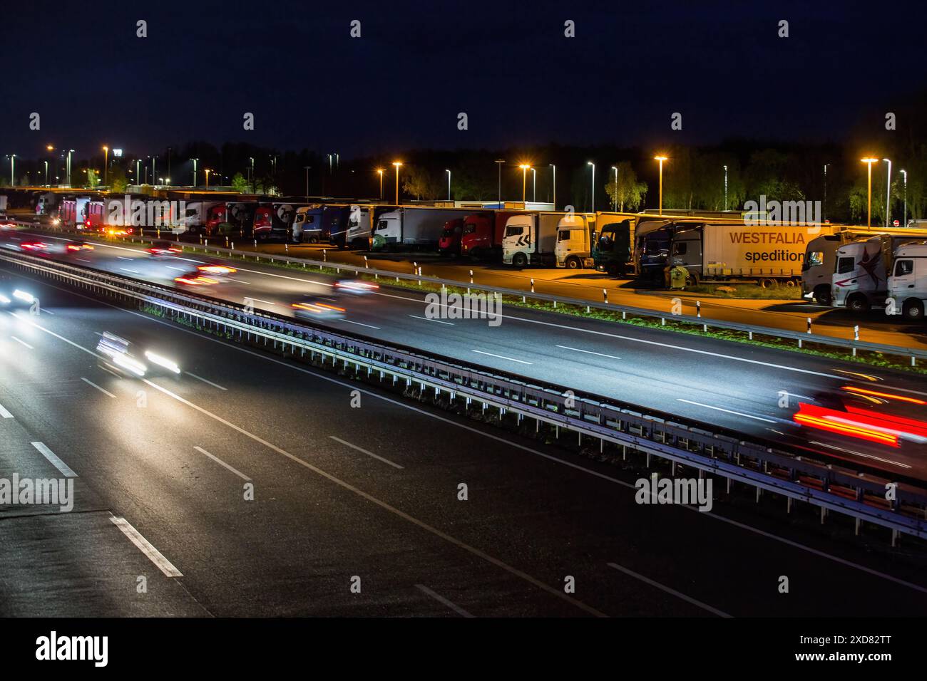 Lehrte, Lower Saxony, Germany. 7th Apr, 2024. General view of the crowded Bundesautobahn 2 in ...