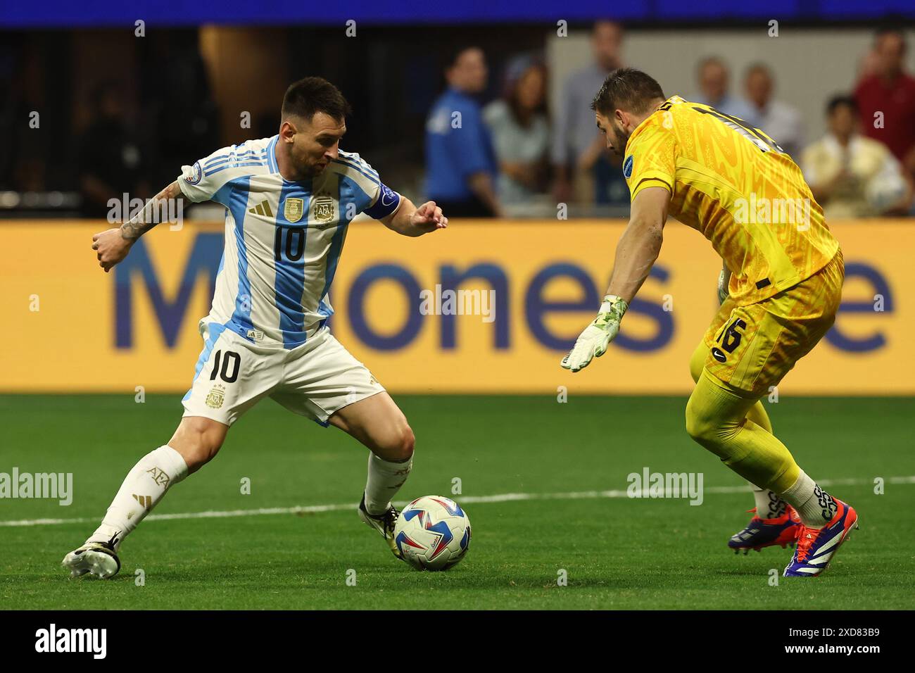 Argentina's forward Lionel Messi (L) vies for the ball with Canada’s ...