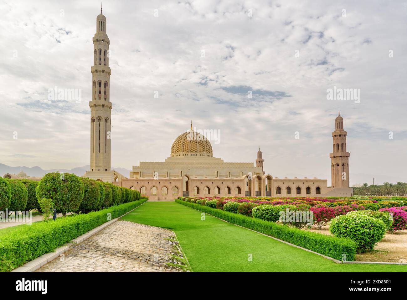 Amazing view of gardens around the Sultan Qaboos Grand Mosque in Muscat ...