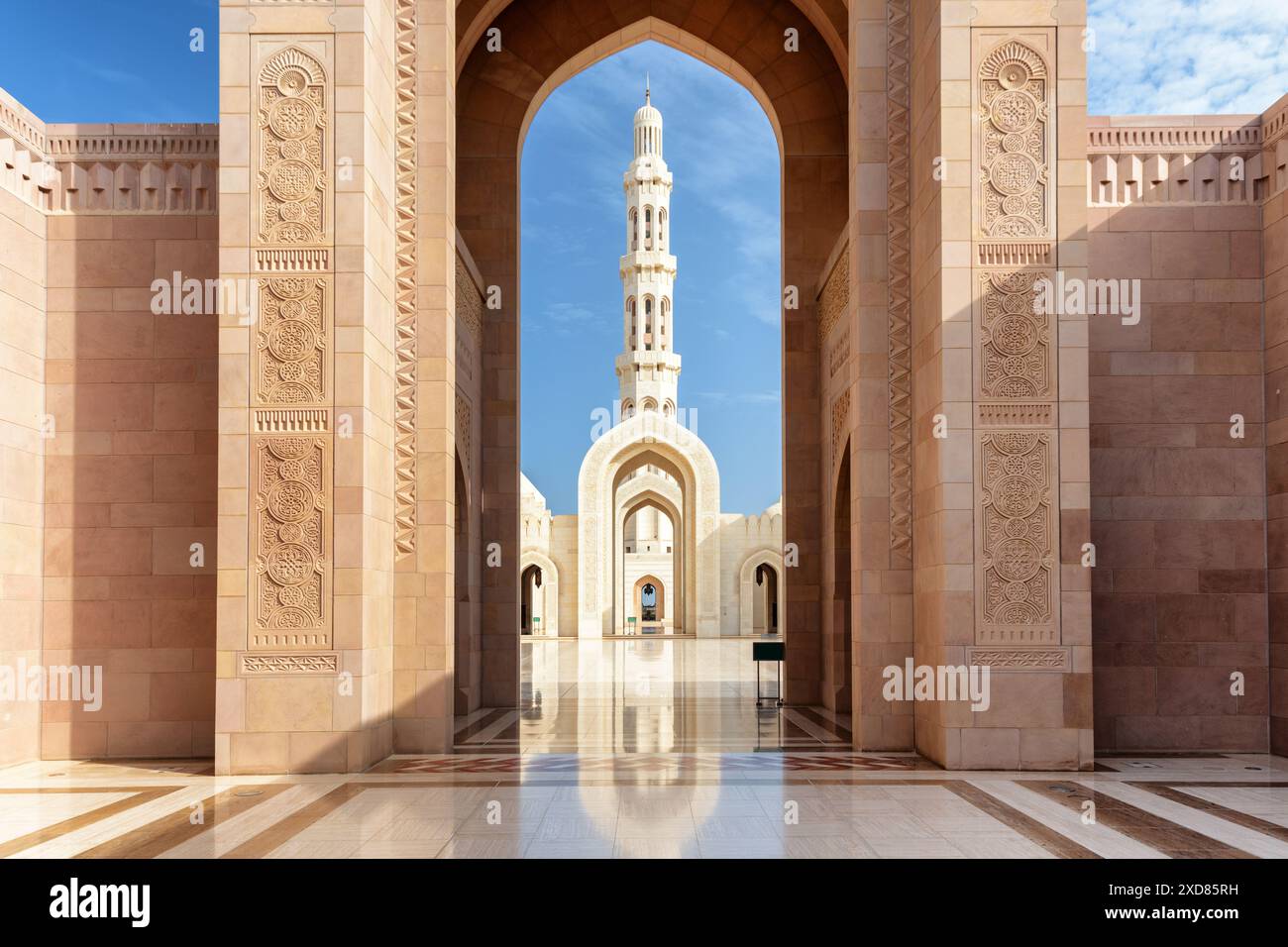 Amazing view of minaret through scenic arches of the Sultan Qaboos ...