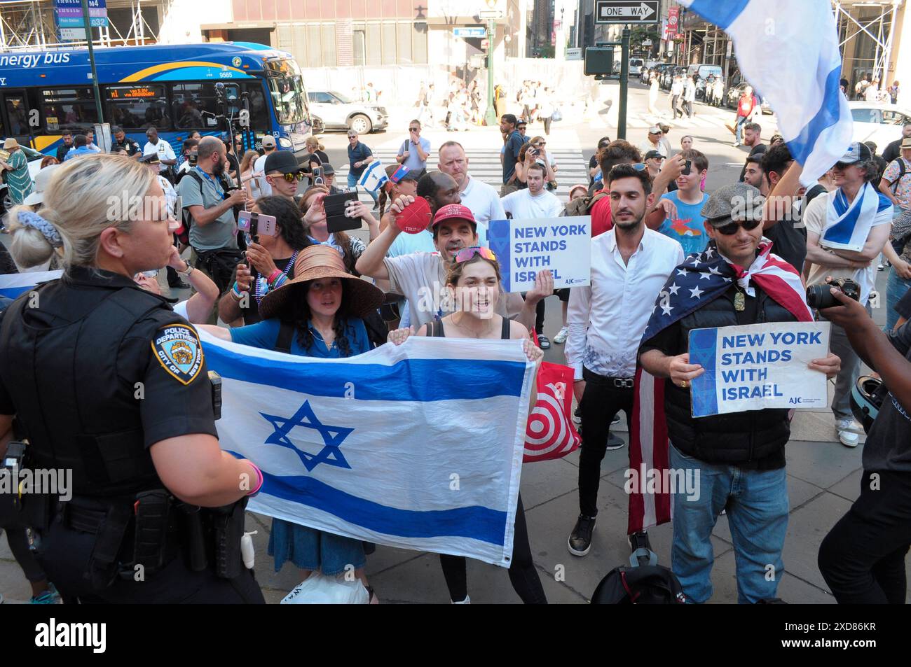 New York City, USA, 20/06/2024, Pro-Israel demonstrators rally waving ...