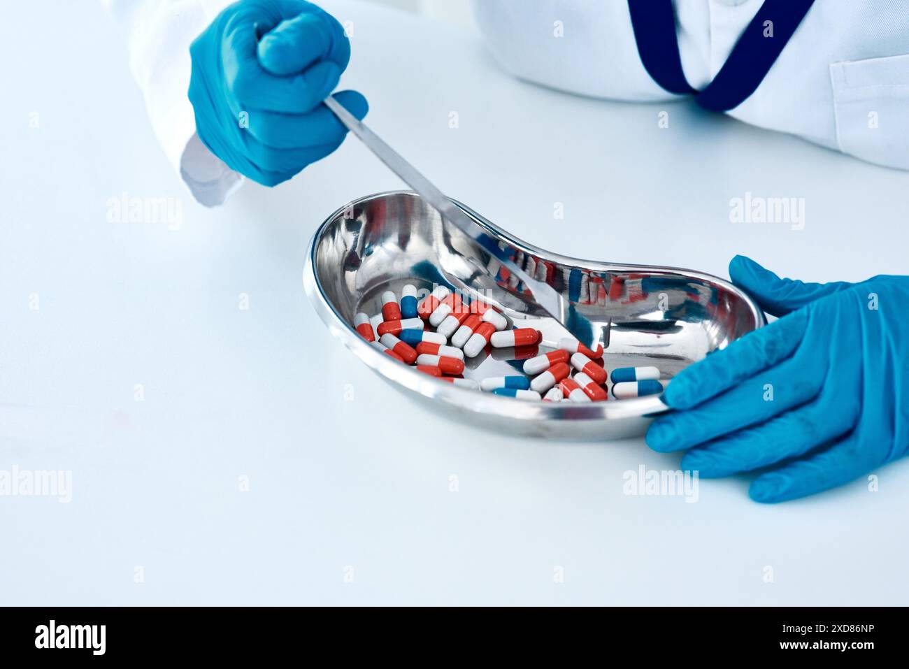 Pharmacy pill counting tray hi-res stock photography and images - Alamy
