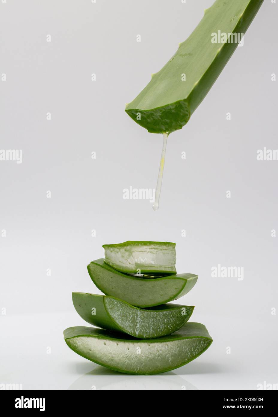 Aloe vera gel dripping from the leaf on the stacked aloe vera Stock ...