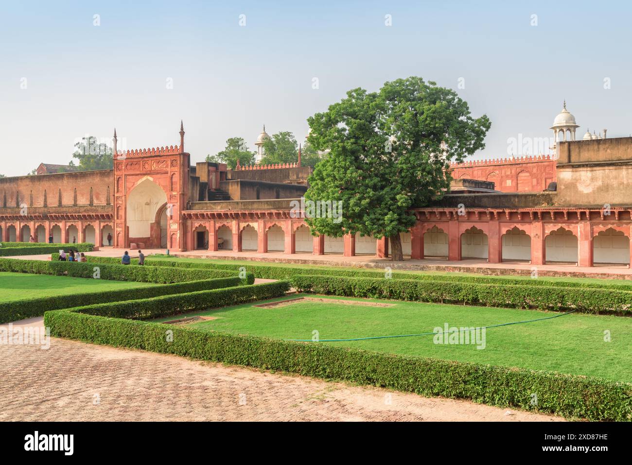 Scenic view of courtyard of the Agra Fort, India. Awesome Mughal ...