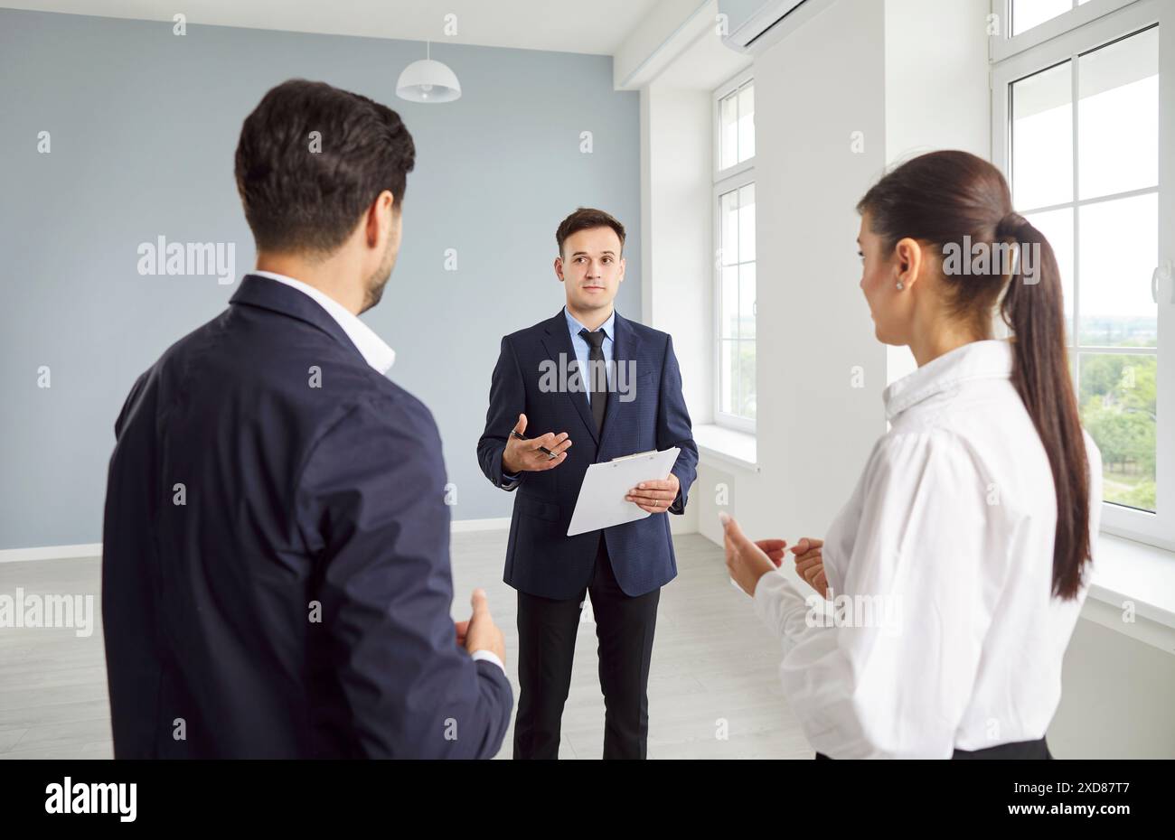 Flat viewing male hi-res stock photography and images - Alamy
