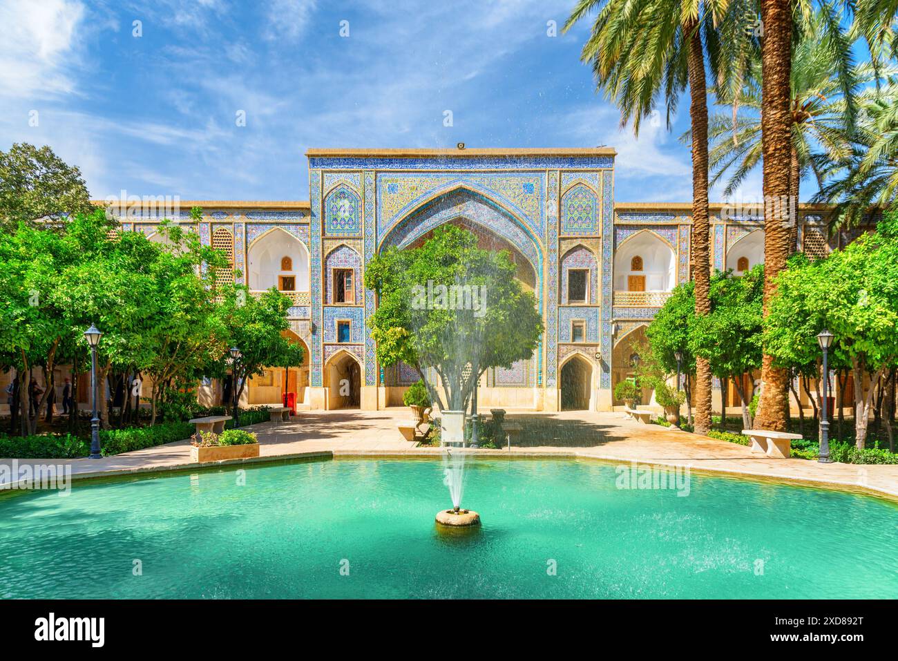 Amazing fountain in the middle of traditional Persian courtyard with ...