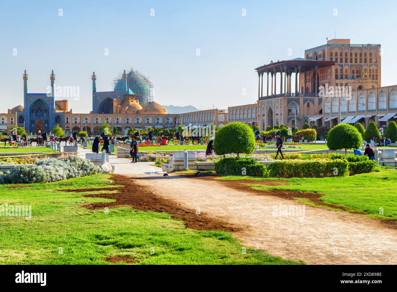 Awesome view of the Shah Mosque (Imam Mosque) and the Ali Qapu Palace ...