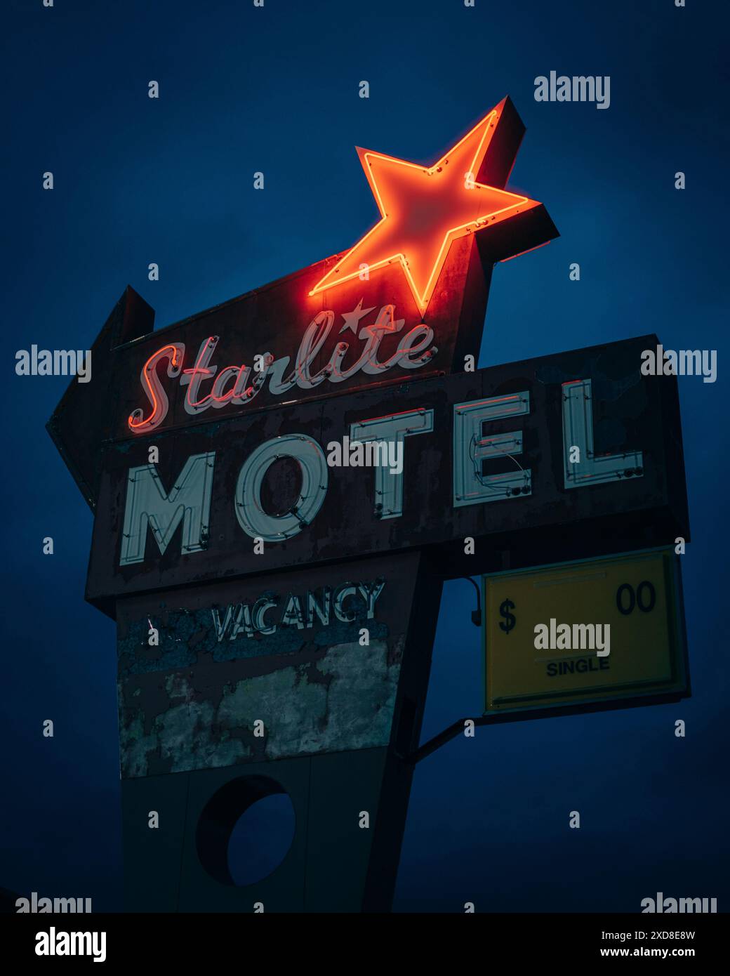 Starlite Motel vintage neon sign at night, Minneapolis, Minnesota Stock ...