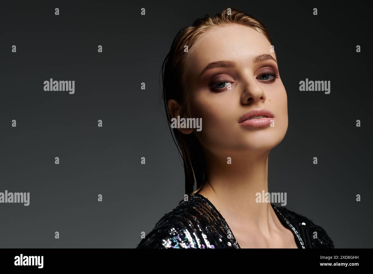 Woman in sequin dress hi-res stock photography and images - Alamy