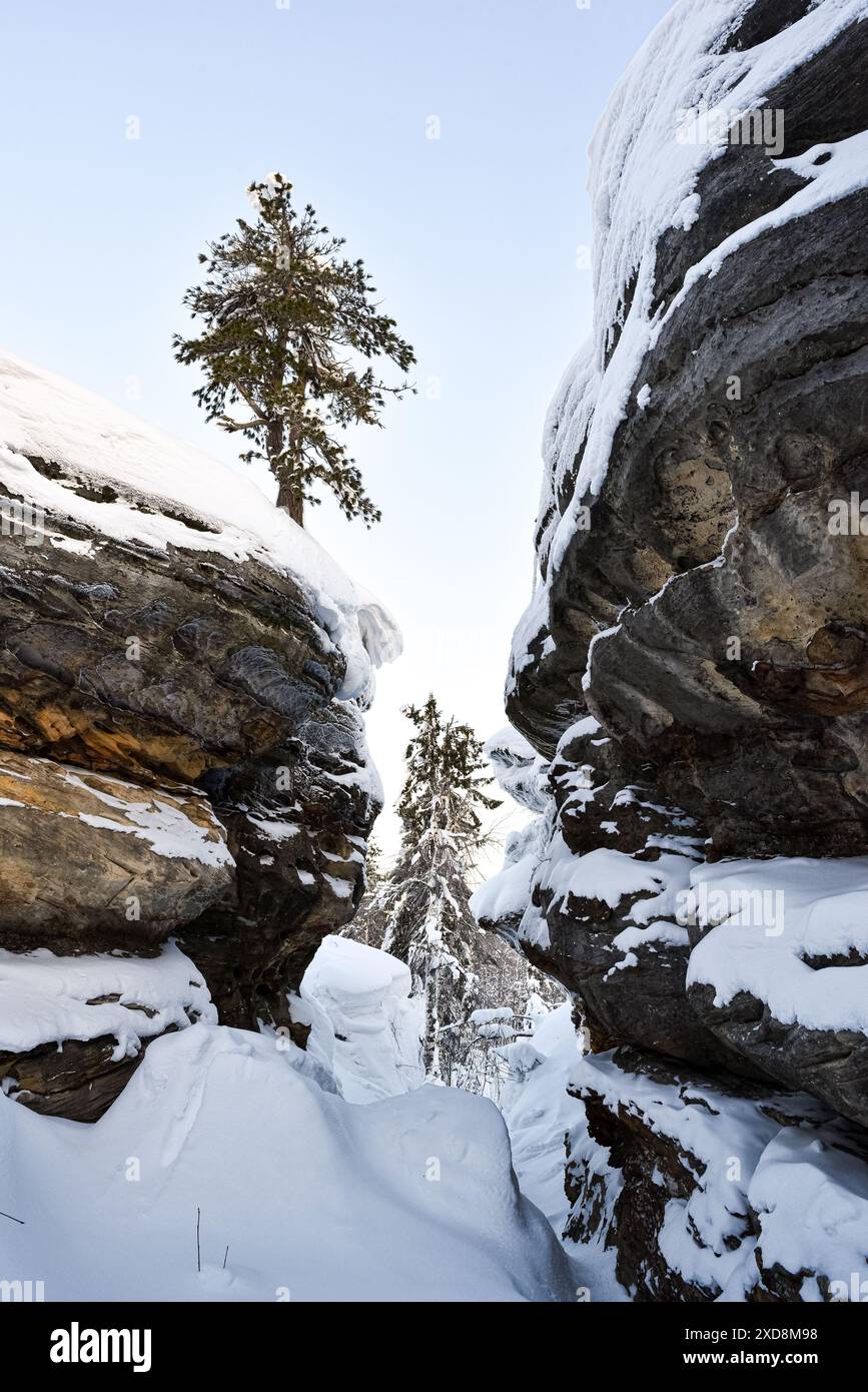 Rock formation and snowy mountains hi-res stock photography and images ...