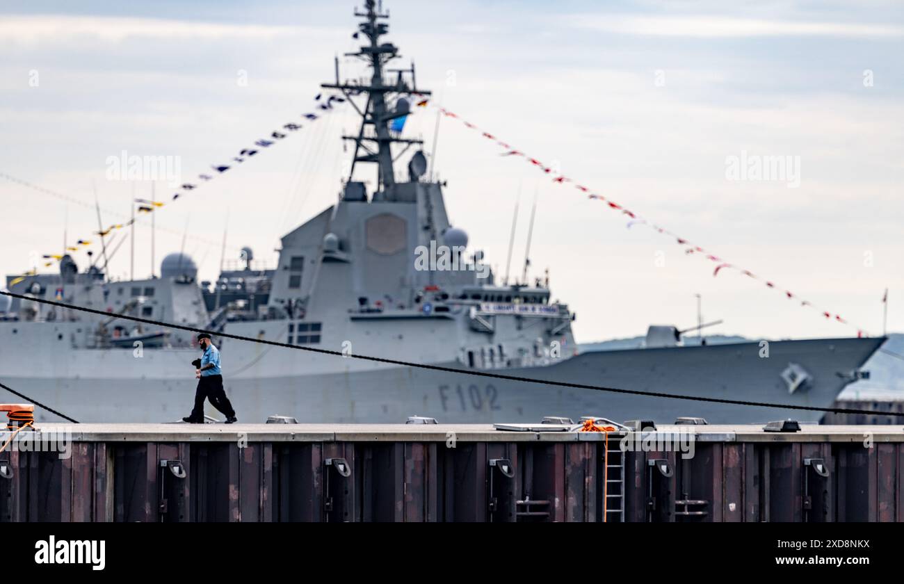 Kiel, Germany. 21st June, 2024. Marines walk across a jetty during the ...